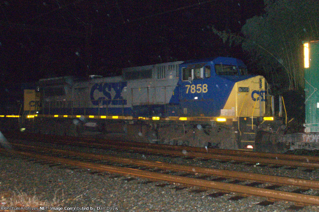 CSX C40-8W 7858 trails an ES40DC on Q702-11